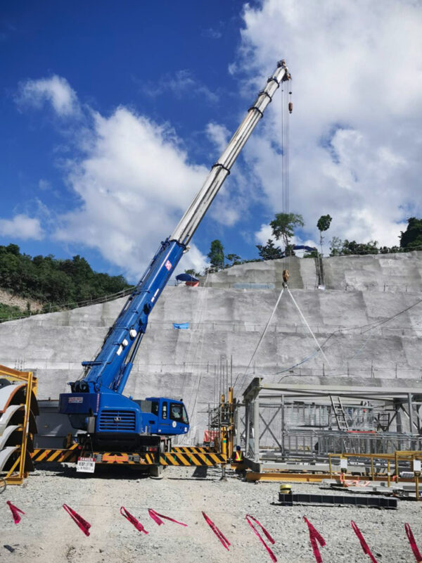 Supplying Large Cranes for the Philippines' First Liquefied Natural Gas ...