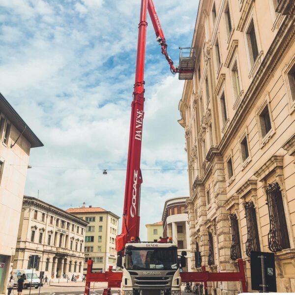 Used Telescopic Boom Lift JLG 400SC for sale in Philippines | MAYON